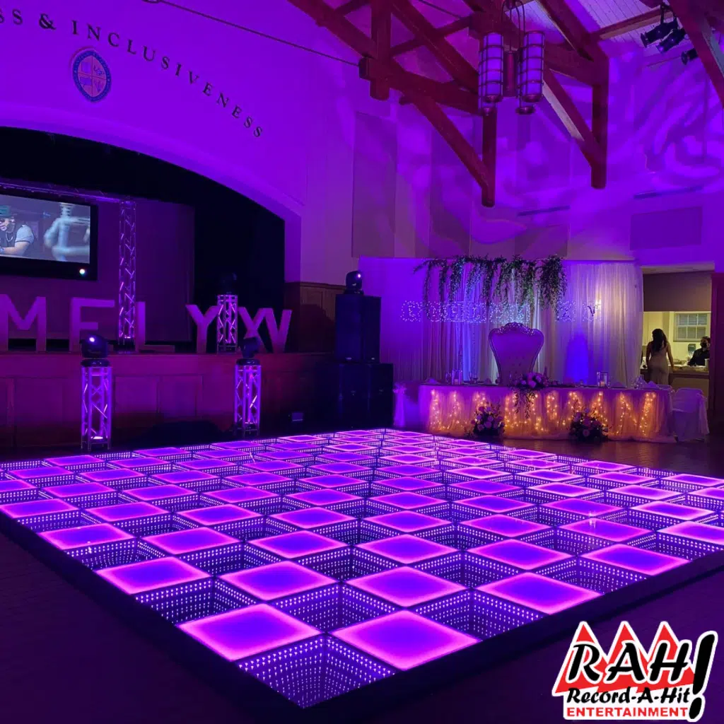 Wedding light up dance floor | Beachweddingtips.com