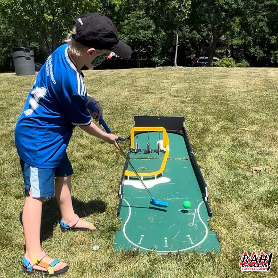 18-Hole Resin Mini Golf | Record-A-Hit Entertainment