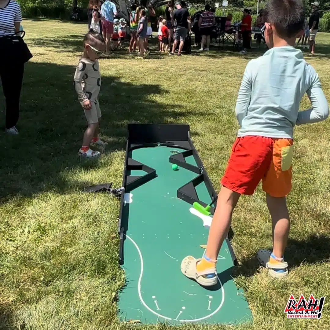 18-Hole Resin Mini Golf | Record-A-Hit Entertainment